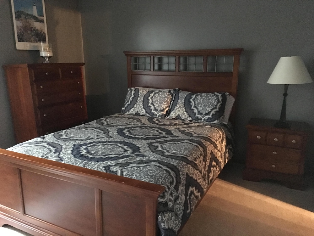 Beautiful Sunset Lakefront With Hot Tub,pool, Tennis-pickleball And Bball Court - Port Clinton, OH