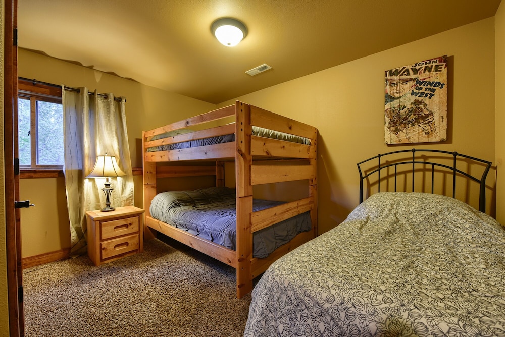 Big Bear Lodge- Black Hills Resort Cabin ~ ¡ÚNico, Privado, Relajante! - Deadwood, SD