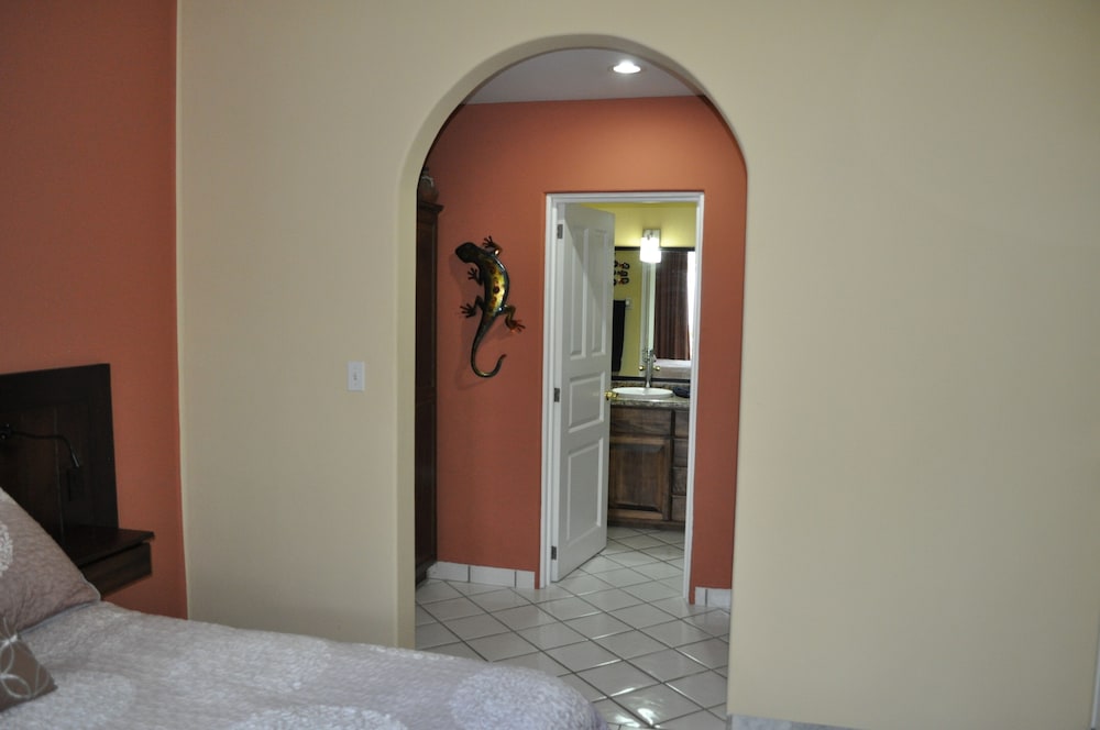 Escape To Affordable Ocean Paradise - San José del Cabo