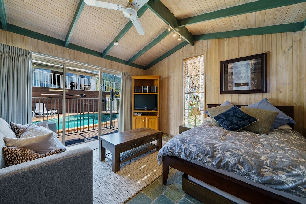Where Breathtaking Mountain Views Meet The Comforts Of Your Own Home - Bright