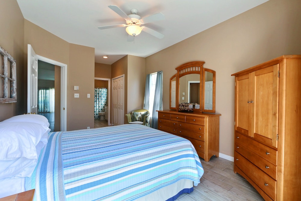 Only 75 Yards To The Beach!! - Tybee Island, GA