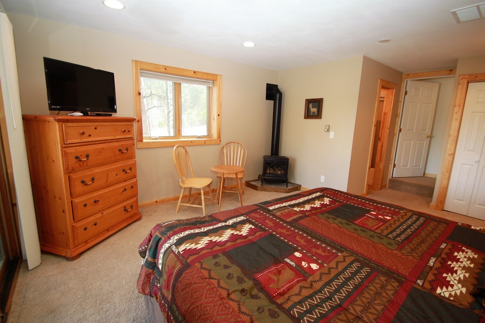 Great Cabin! Walk To Town, Wifi, 2 King Masters, Fireplace, Great Views - Estes Park