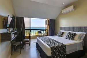 Quarto casal, sacada, vista para o mar | Cortinas blackout, ferros/tábuas de passar roupa, Wi-Fi de cortesia