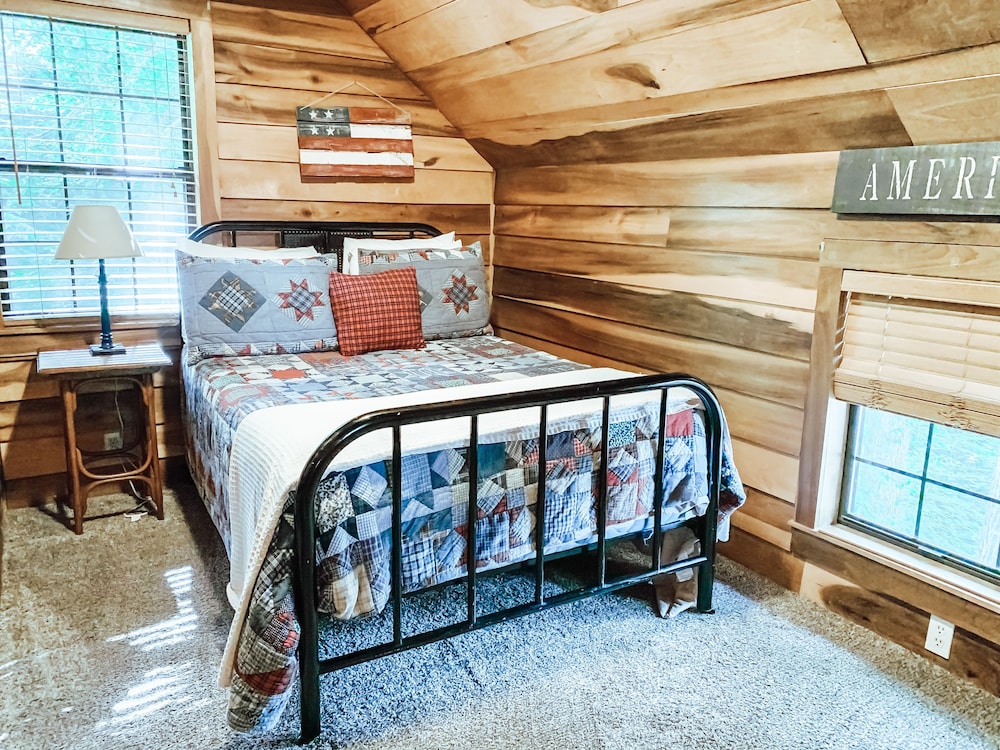 Heavenly Hideaway- Lakeview Cabin - Kentucky