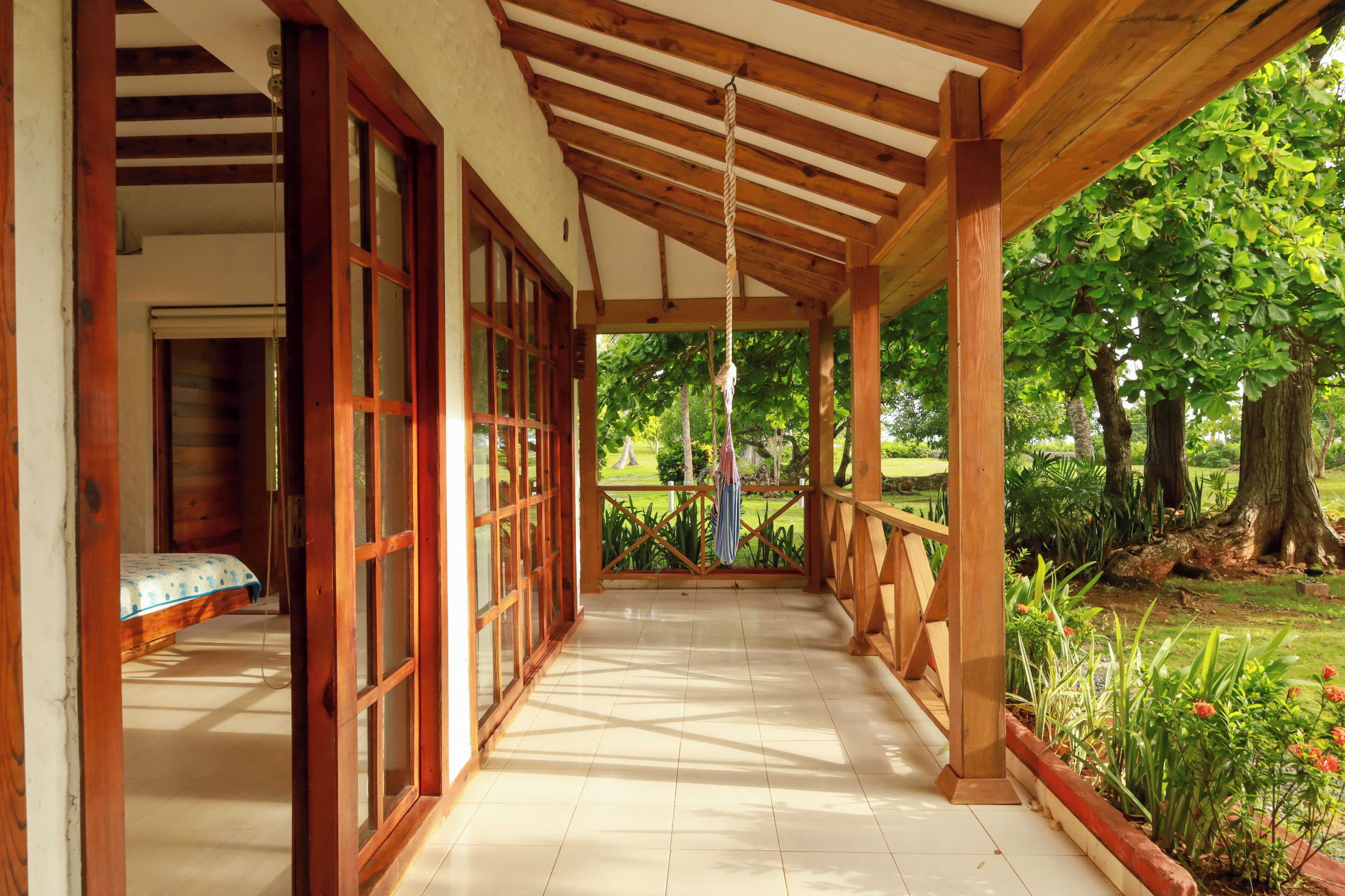 Garden Quadruple Room | Roupa de alta qualidade, edredões de penas, camas de colchão pillowtop 