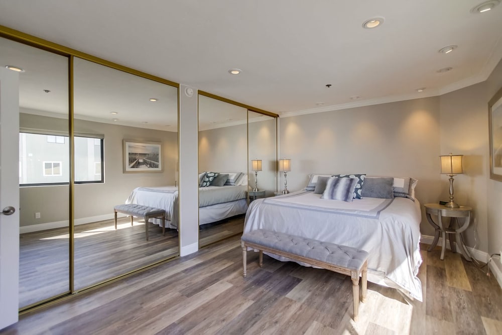 Jeff's Riviera Villa Penthouse: Bay Views, Balcony & Bikes! - la Jolla Shores Beach, CA