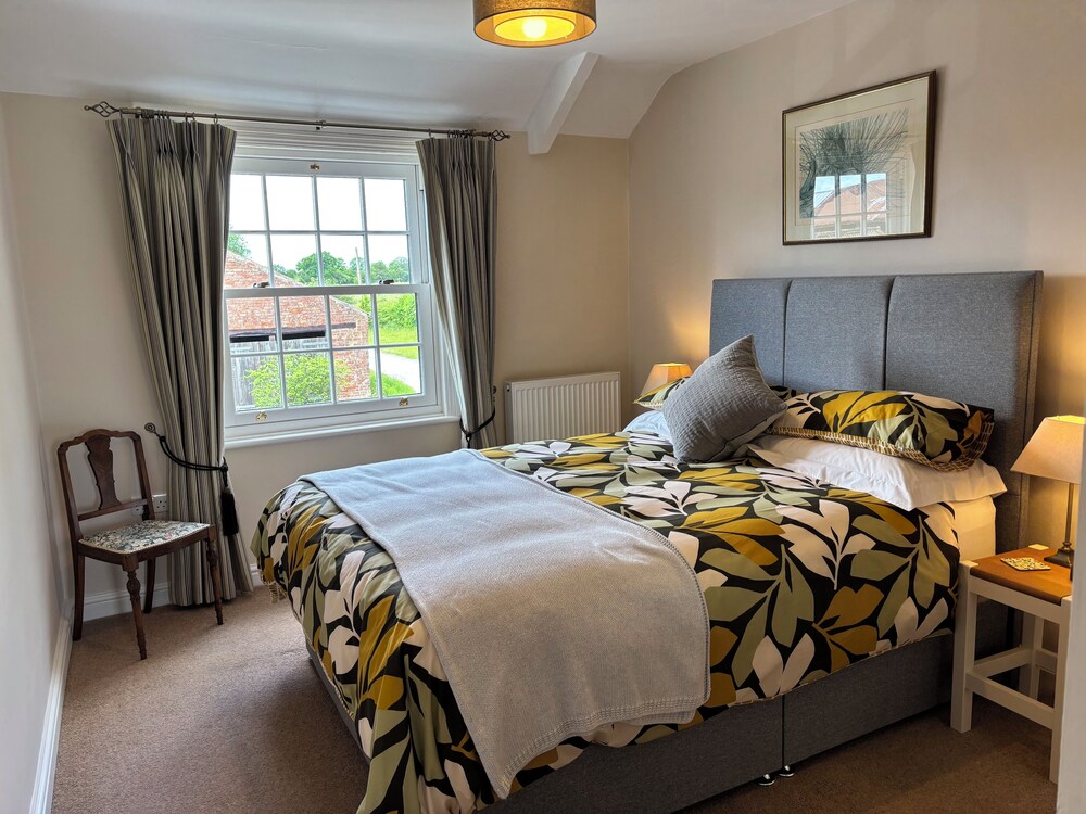 Very Spacious Comfortable Cottage Near York In Beautiful Peaceful Countryside - North Yorkshire