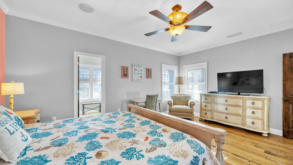 Unwind W/ Resort Style Pool & Beach Trolley - Destin, FL