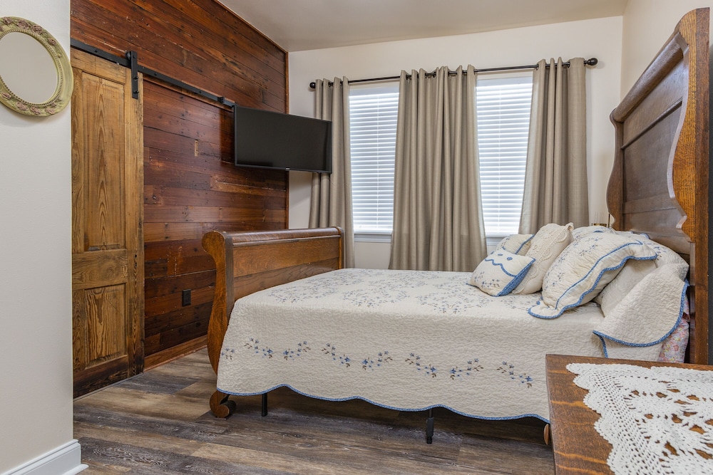 Free Coffee, Soft Drink, Snacks And Toiletries! Private Toilet In Each Bedroom! - Louisiana