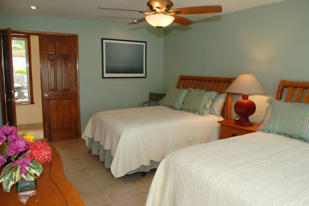 Beautifully Renovated 3 Br/4 Ba Condo Footsteps From The Beach - Saint John
