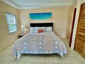 Water Front property with great views, pool, use of Kayaks, & strong Wi ...