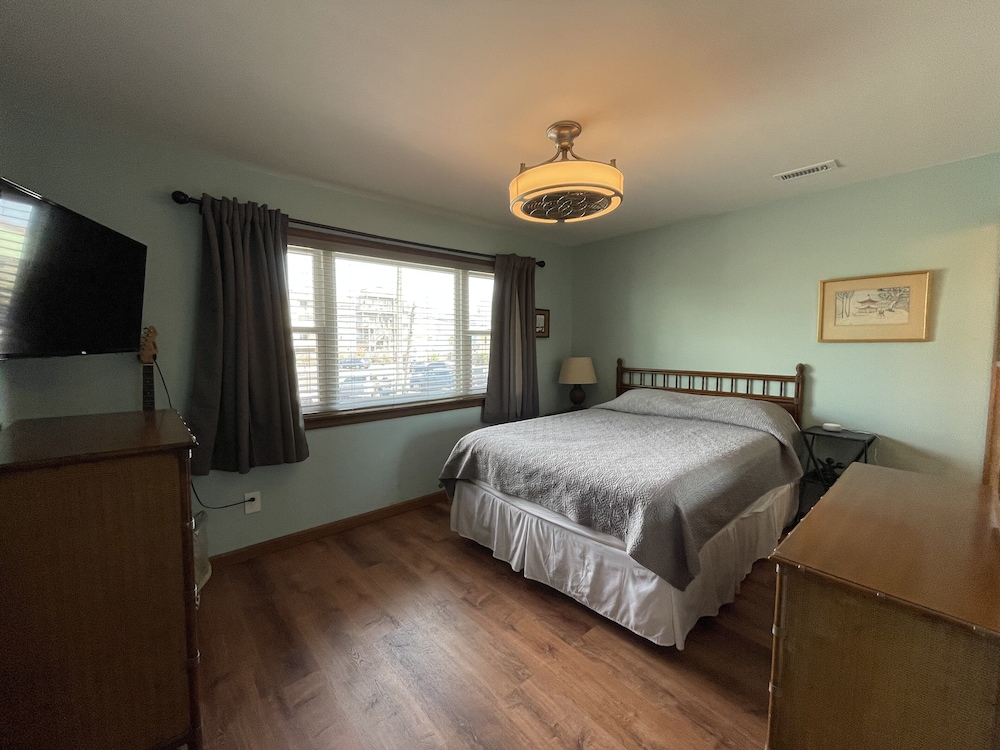 Bob's Island Retreat - Carolina Beach, NC