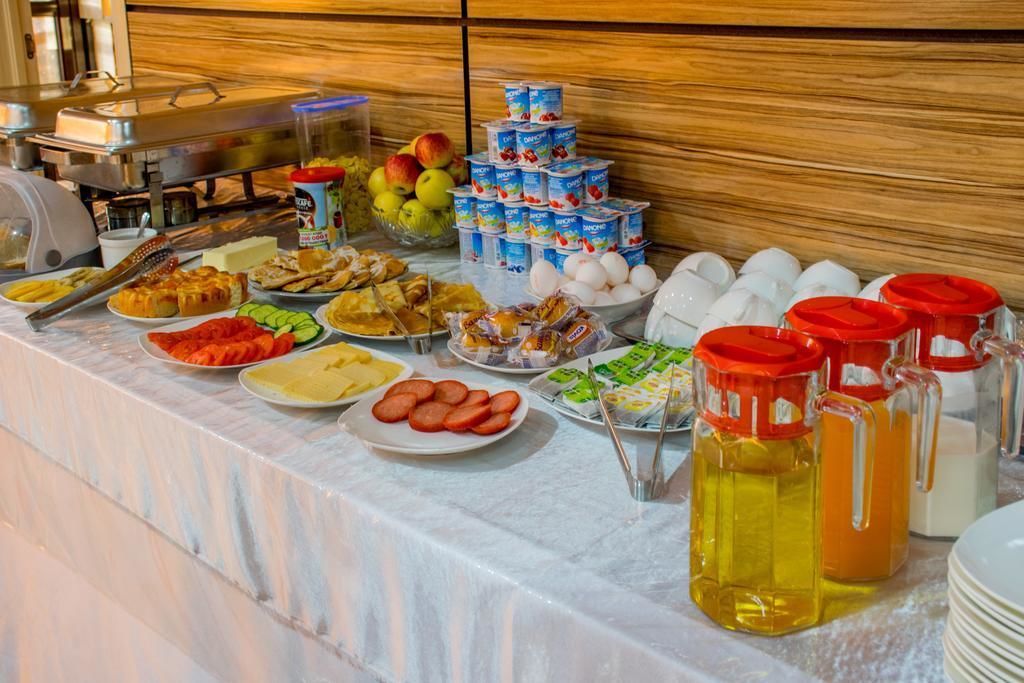 Pequeno-almoço tipo buffet diário incluído 