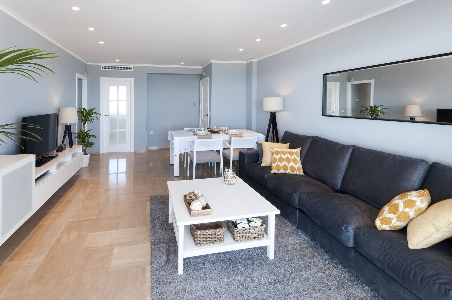 Apartamento Frente Al Mar Con Vistas. Elegante Decoración. Wifi Fibra 150mbs, Multi Conexiones-alquiler Solo Familias - Gandía