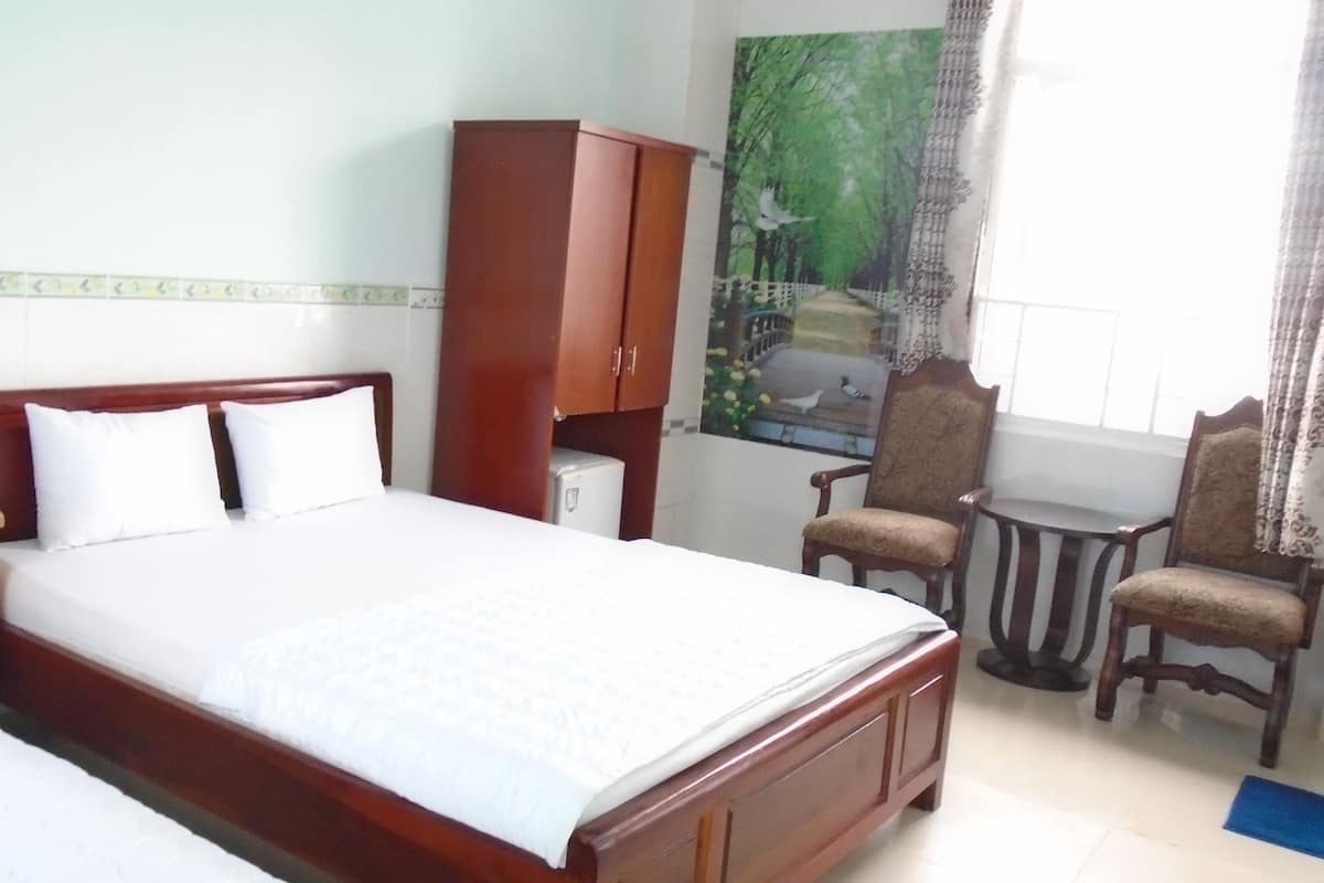 Quarto Quádruplo | Sala | TV de ecrã plano