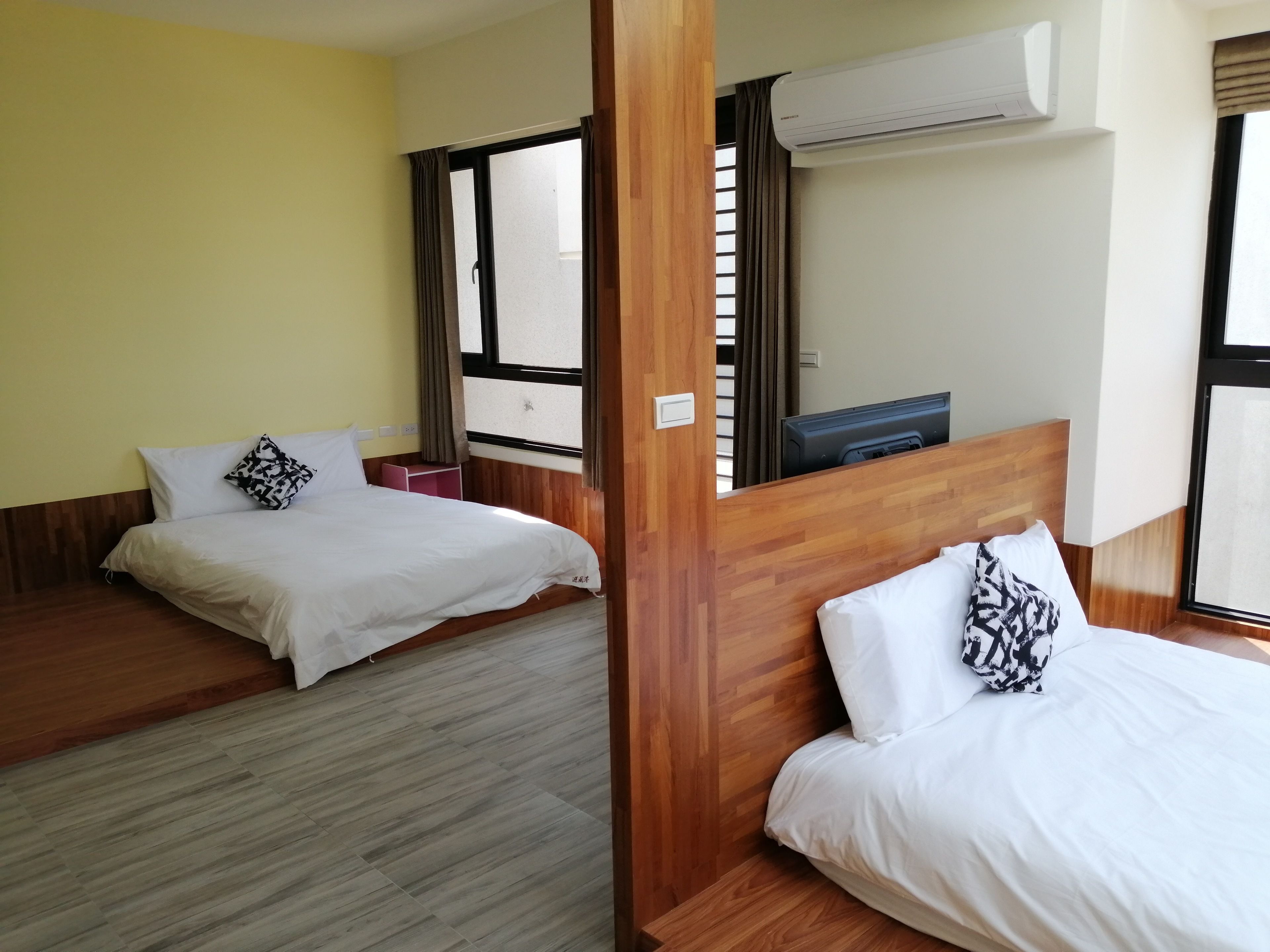 Quarto Quádruplo Sénior | Secretária, cortinas/cortinados opacos, Wi-fi grátis 