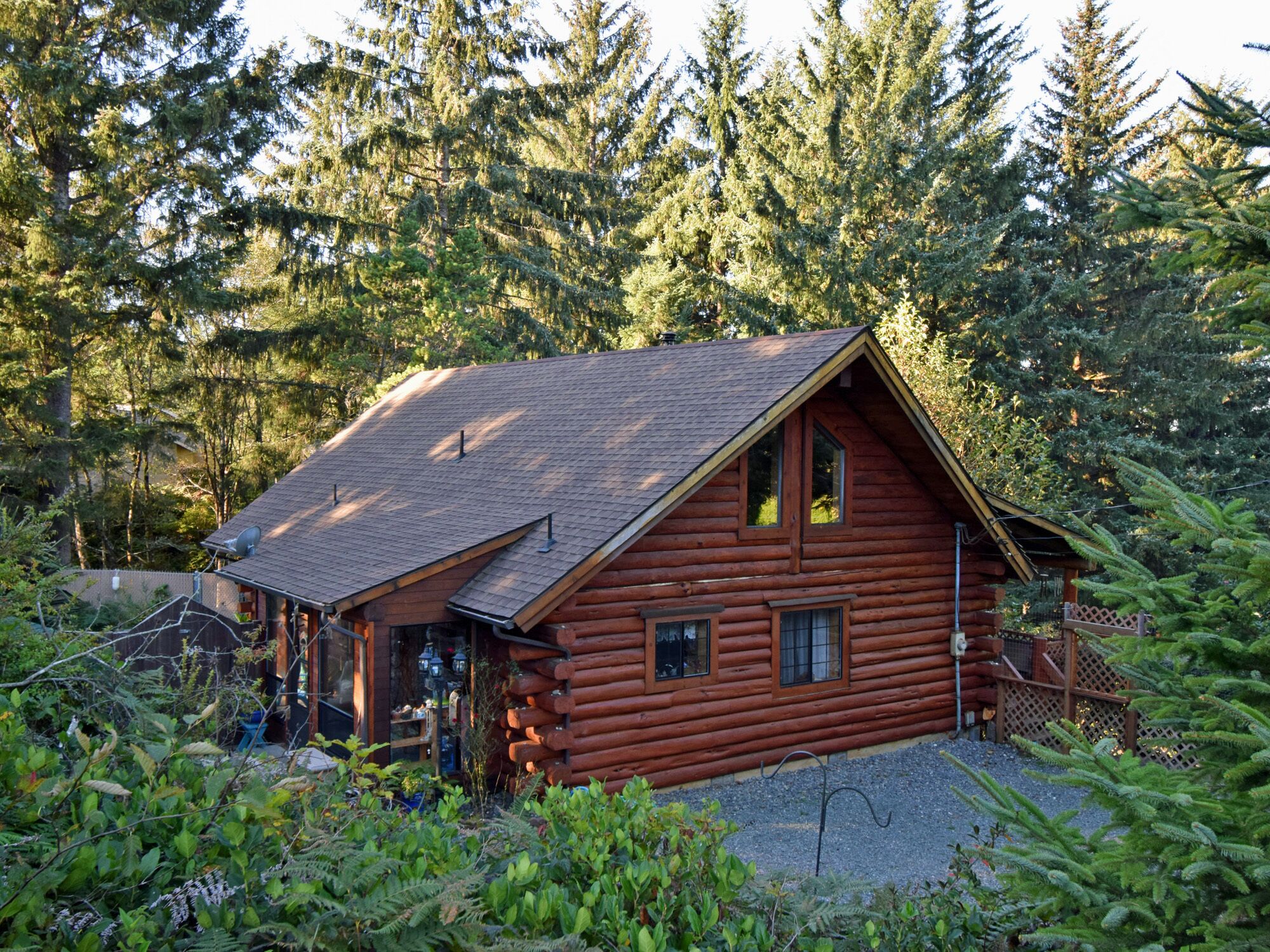 The Chetco River Inn Cottage-PRIVATE River Frontage, 36 acres-Relax ...