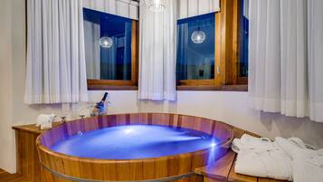 Quarto luxo, 1 cama Queen, banheira de hidromassagem, vista para a montanha | Terraço/pátio