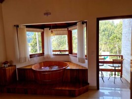 Suíte superluxo (Banheira Ofurô) | Banheira de hidromassagem particular