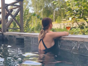 Sauna seca, tratamentos corporais, massagens com pedras quentes