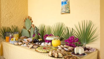 Café da manhã com buffet grátis todos os dias