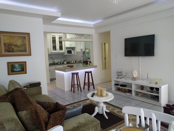 Apartamento | Sala | TV de ecrã plano 