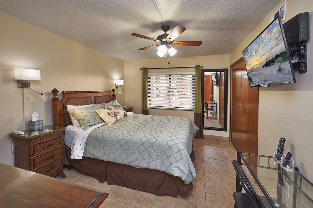 Condo Complex On The Beach 2 Bed 2 Bath - Cocoa Beach, FL