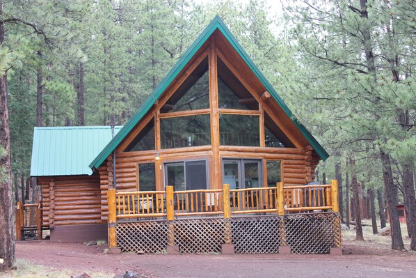 Secluded--On An Acre In The Pines! A Short Walk To The Fabulous Greer ...