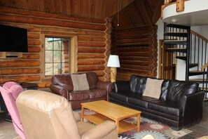 Secluded--On An Acre In The Pines! A Short Walk To The Fabulous Greer ...