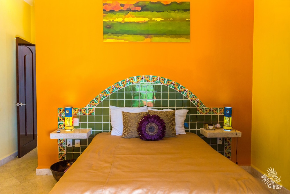 Charming Private Retreat Sleeps 6 With Ocean Views! Special Low Season Rates - Isla Mujeres
