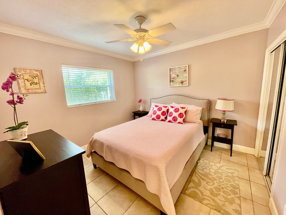 Two Bedroom Retreat Near Deerfield Beach Pier - Broward County, FL