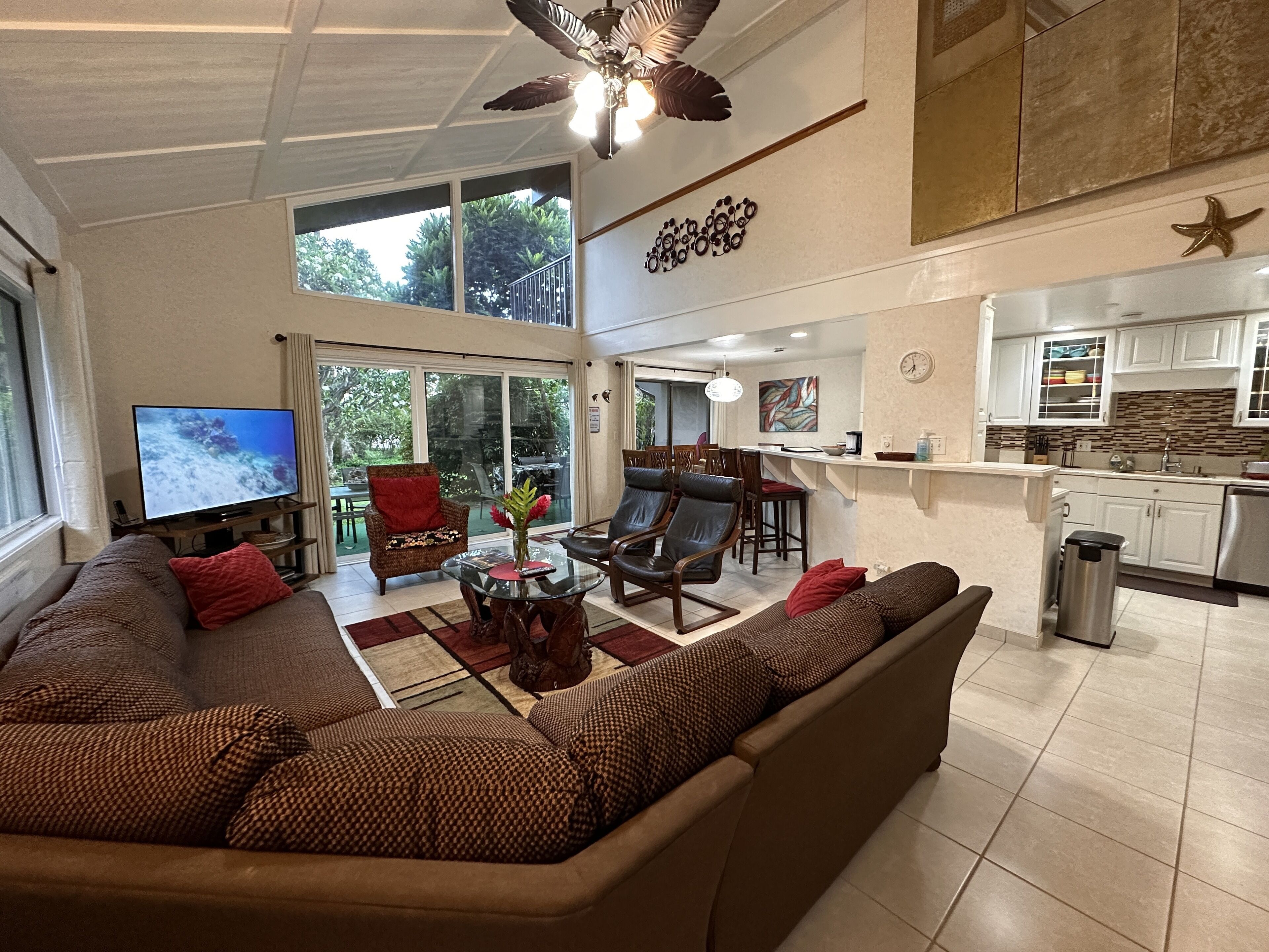 Family Vacation Rental with Suburban + great pool & short walk to the ...