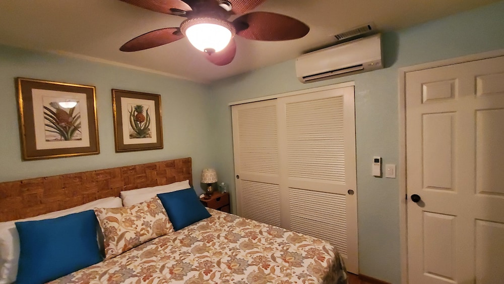 Kona Reef Beachfront / Top Floor / Air Con / Free Wifi / Walk To Town - Hawaii