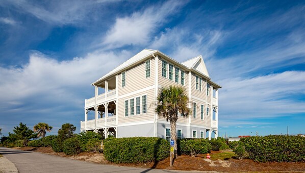 Fantastic soundfront home with Inground Pool!! - Emerald Isle | Vrbo