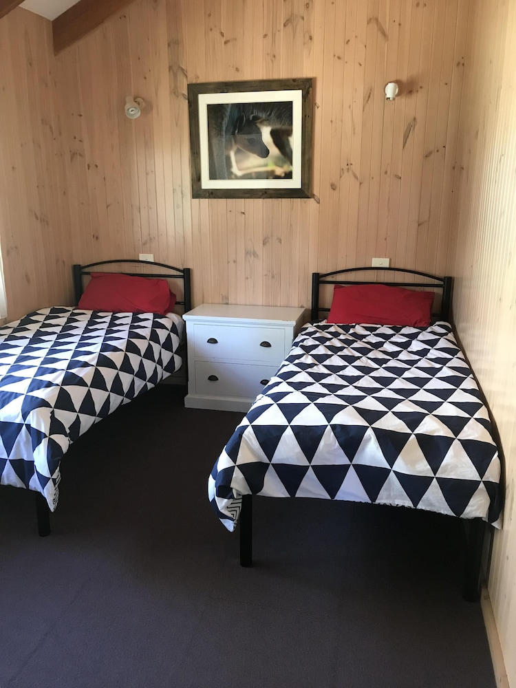 Escarpe Country Club Cabin - Kangaroo Valley