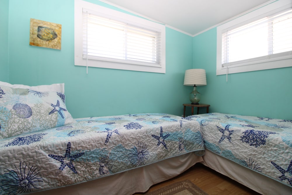 Beach Front Cottage With Spacious Deck (1465) - Wellfleet, MA