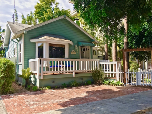 5-STAR* Beach Bunny Cottage Vacation Rental in Santa Barbara 2-Blocks to Beach! - Santa Barbara ...