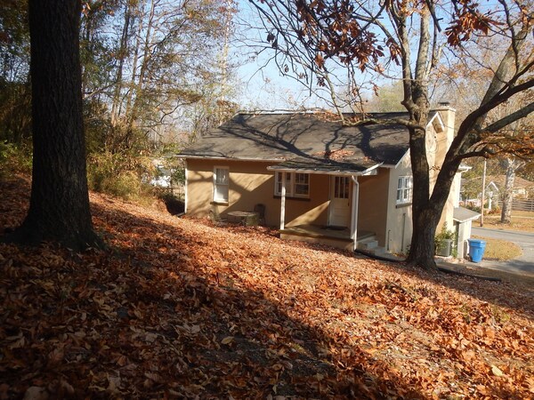 Lovely Chattanooga 2br Home - 1.5 Miles To Downtown\/north Shore, 1 Block To Park - Signal Mountain, TN