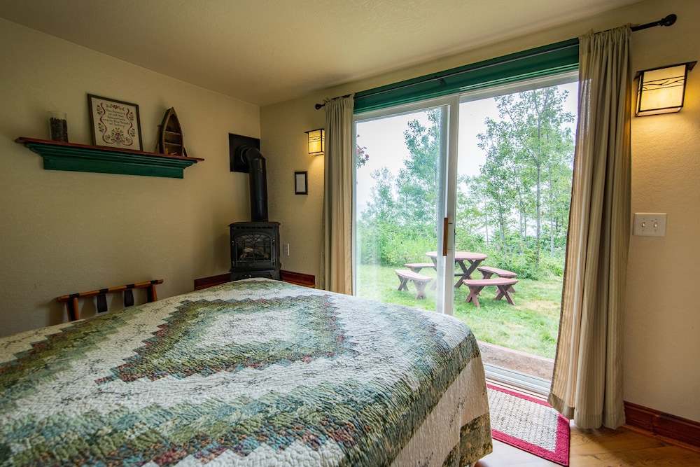 Croftville Road Cottages #2. On The Shore Of Lake Superior. Cozy And Romantic. - Grand Marais, MN