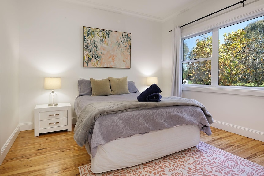 Delightful Digs On David - Fully Renovated Cottage With Four Bedrooms - Albury