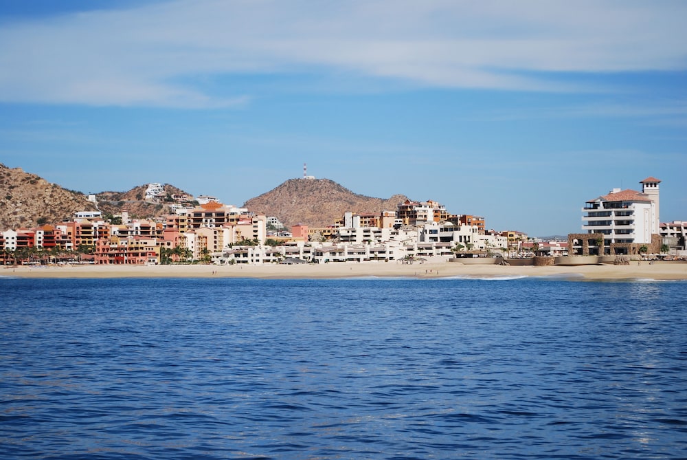 Terrasol 2br / 2ba Beach Condo - Mejor Precio, Mejor Ubicación Y Frente Al Mar - Cabo San Lucas