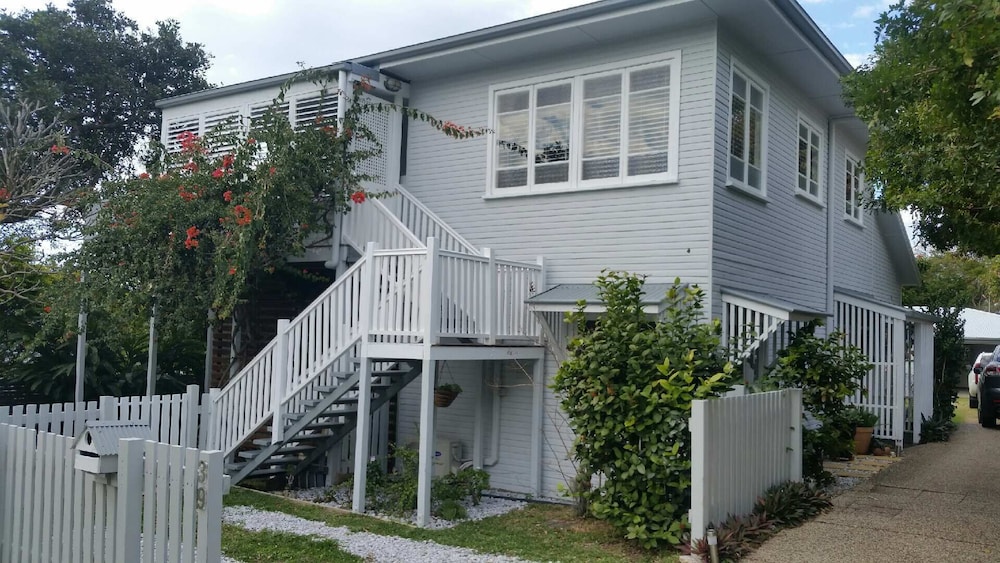 Bonnie Dune - Pet Friendly Holiday House - Caloundra