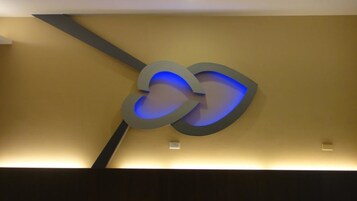 Quarto Quádruplo Standard | Secretária, cortinas/cortinados opacos, quartos insonorizados 