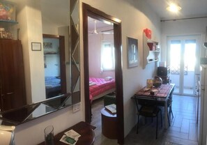 Secretária, camas desdobráveis, Wi-fi grátis, roupa de cama fornecida 