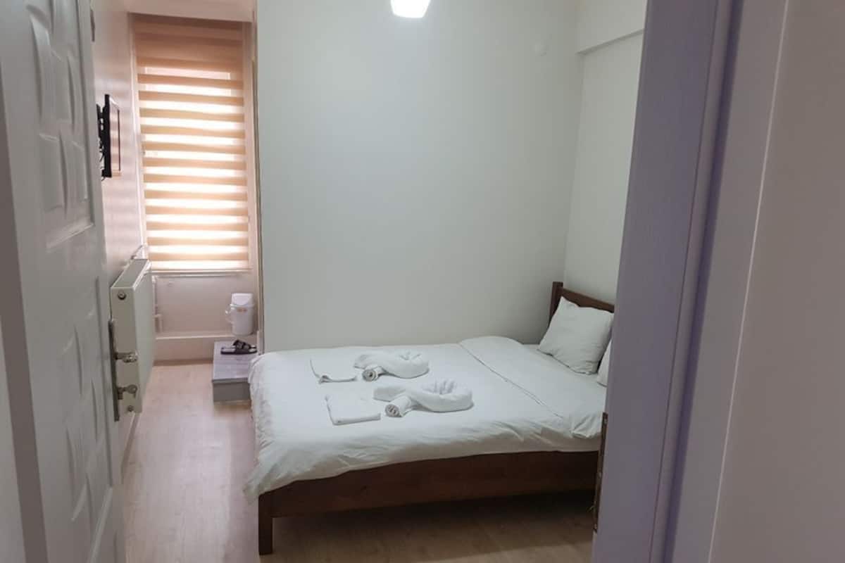 Secretária, Wi-fi grátis, roupa de cama fornecida