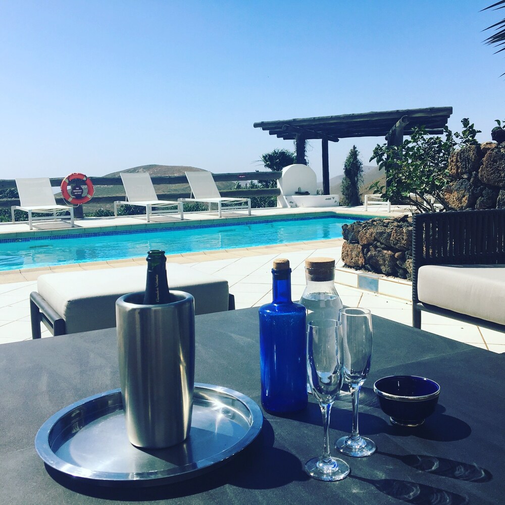 Luxury Villa For Up To 10 Guests With Pool And Huge Private Garden. - Costa Teguise