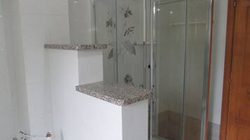 Apartamento, 1 cama queen-size e sofá-cama (Stupendo) | Duche na casa de banho