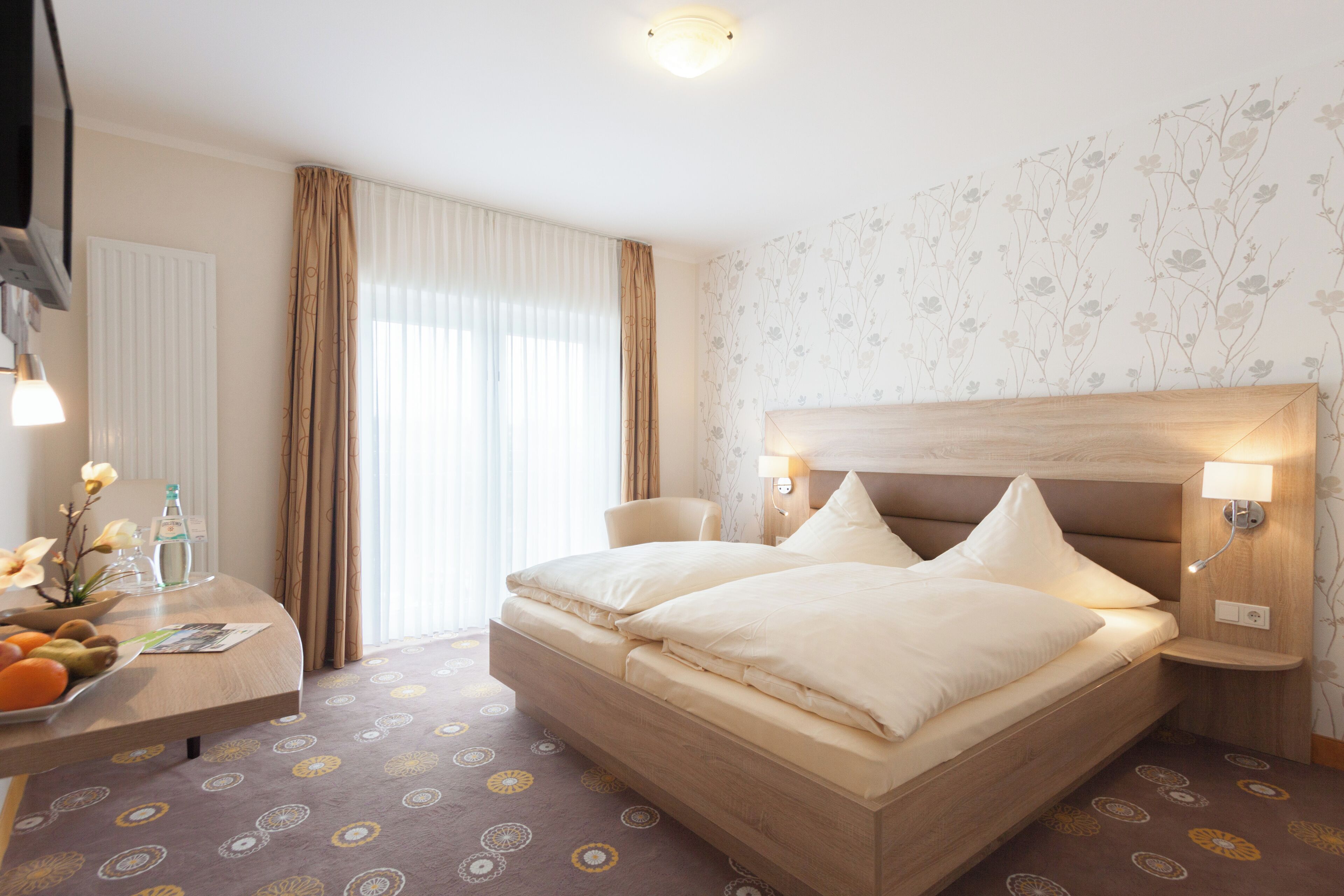 Cofres nos quartos, escrivaninha, espaço de trabalho para notebook