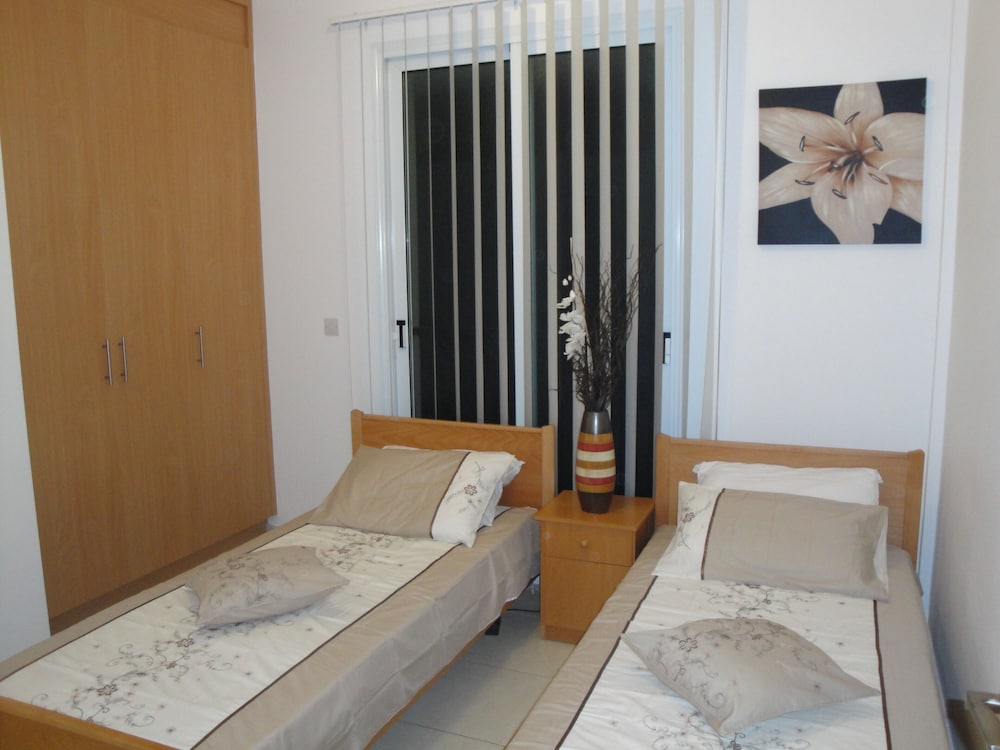 5*unique Luxurious Detached Villa, Private Pool 8x4, Fenced For Privacy,freewifi - Ayia Napa