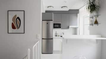 Apartamento Deluxe, 1 quarto, sauna, vista para o pátio | Cozinha privada | Uma cafeteira/bule